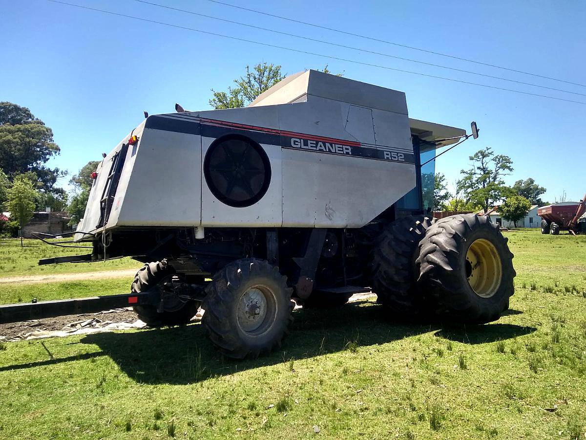 Cosechadora Gleaner R52. Motor Cummins de 330 HP. - Agroads