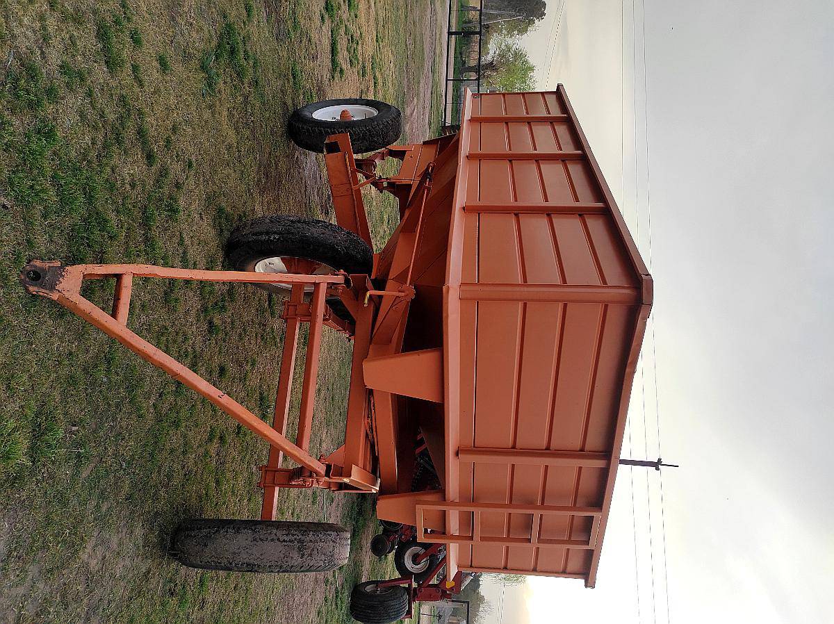 Carro Tolva Semillera de 6/7 TN - Año: 1990 - $ 900.000 - Agroads