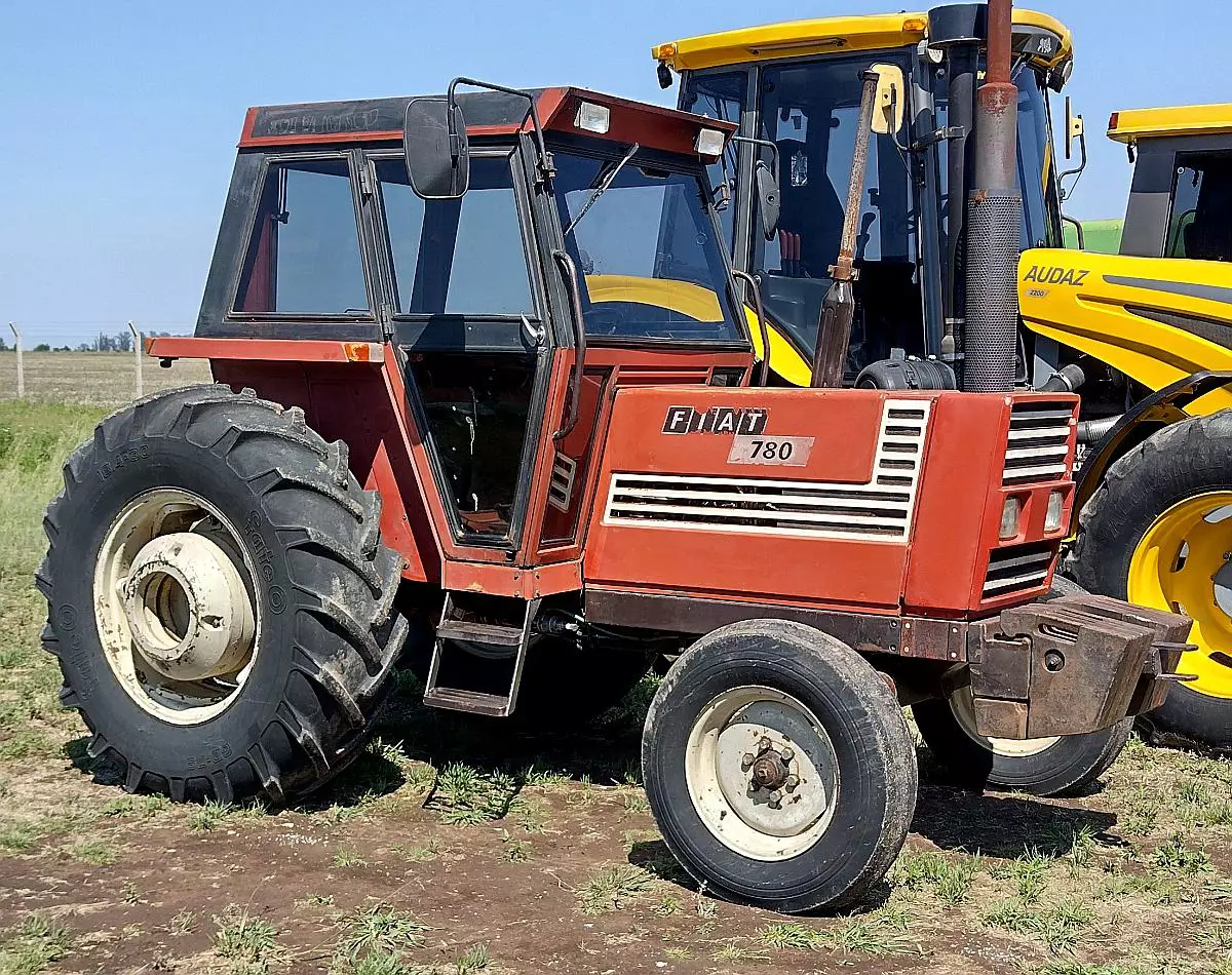 Tractor Fiat 780 18.4x30 - Año: 1985 - u$s 27.000 - Agroads