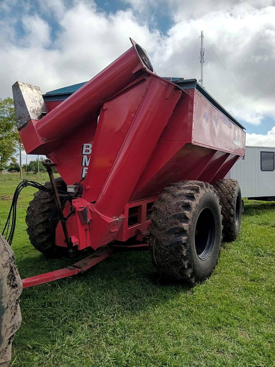 Tolva Autodescargable BMB de 2 Ejes 20 TT - Año: 2005 - Agroads (cod ...