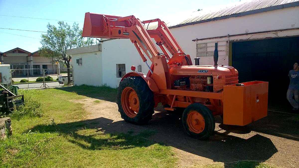 Tractor Invertido con Pala - Año: 2016 - Agroads