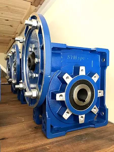 Reductores sin Fin y Corona Mod. UMI 90- STM Italia -agroraf - Agroads