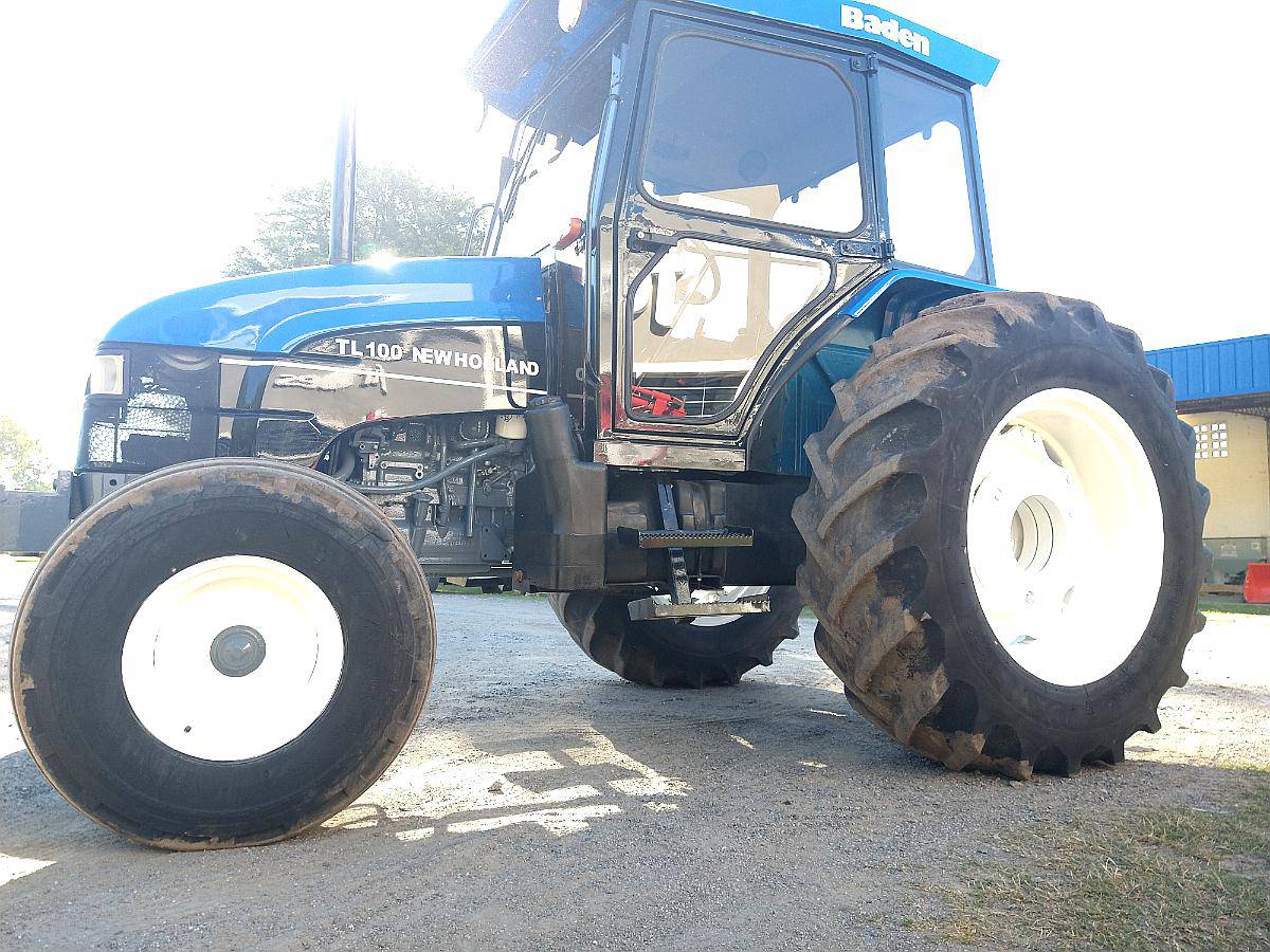 Tractor TL100 New Holland con 3 Puntos - Agroads
