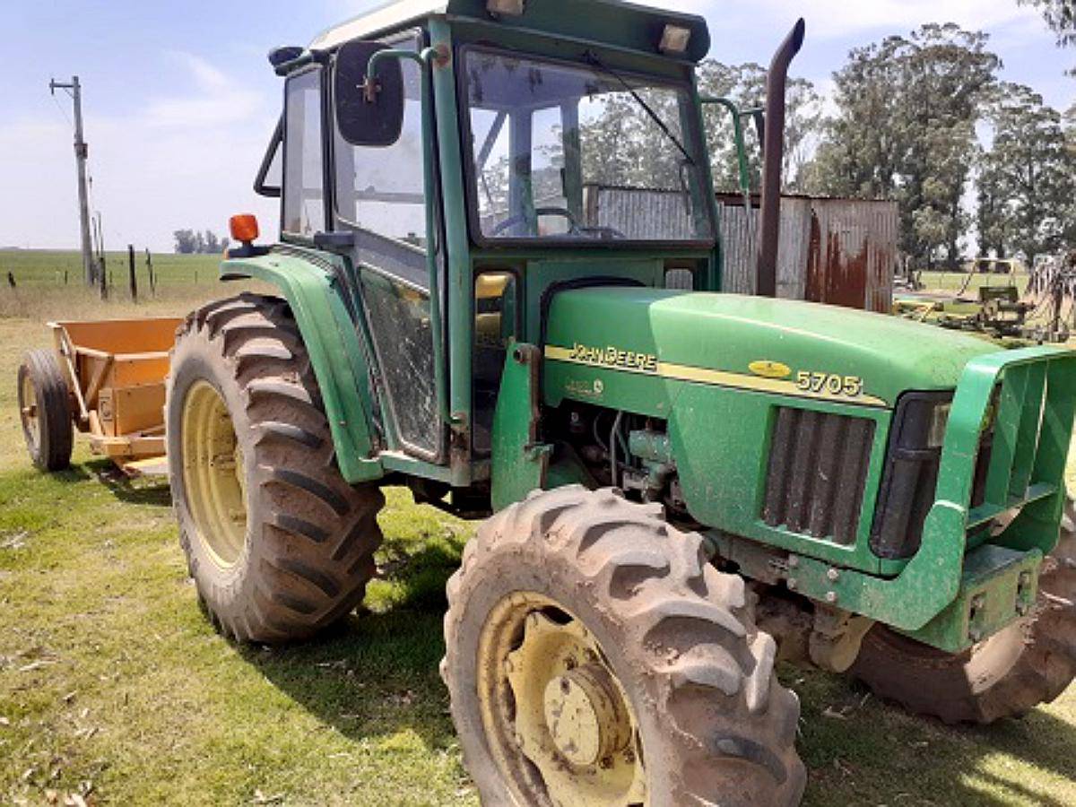 Vendo Tractor John Deere 5705. Mod 2006 - Año: 2006 - Agroads