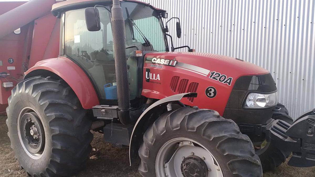 Tractor Case IH Farmall 120 A, año 2016, 4.000 Hs Motor. - Agroads