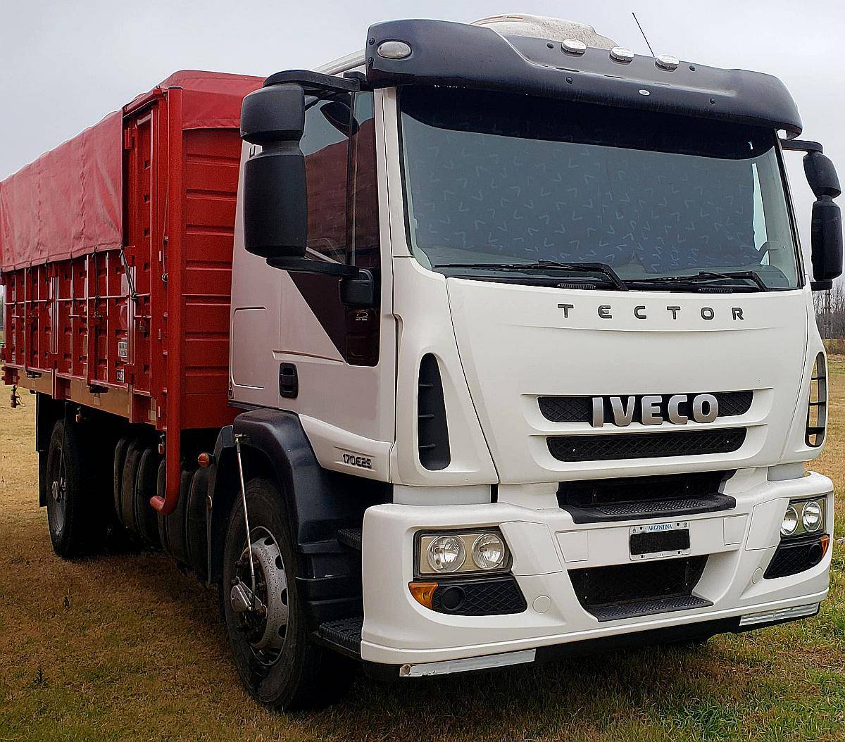Iveco Tector 170e25 año 2012 con 550.000 KM. - Año: 2012 - Agroads