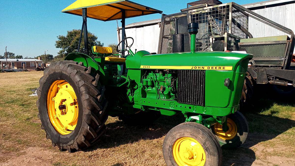 Tractor John Deere 2420 -como Nuevo- - Año: 1975 - Agroads