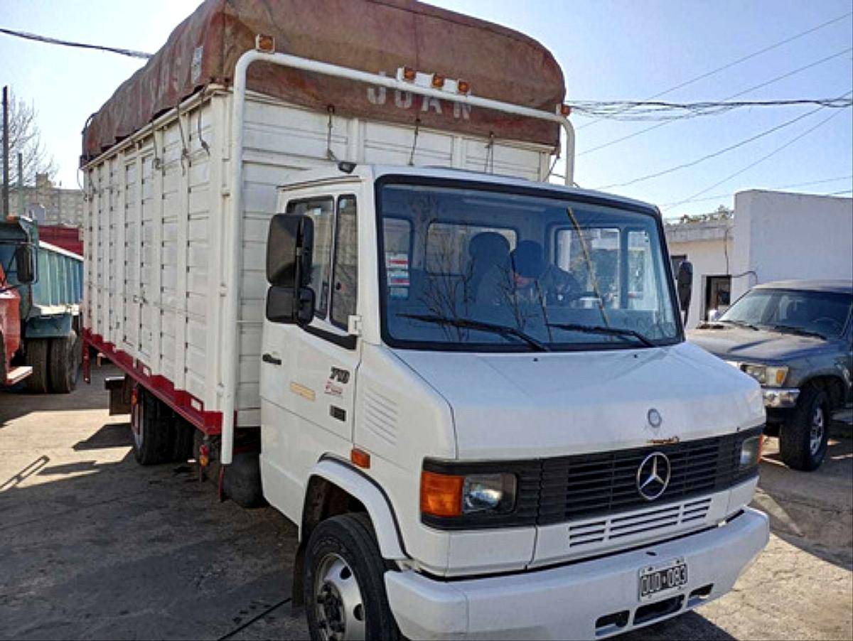 Mercedes Benz 710 Carrozado - Año: 2009 - $ 3.500.000 - Agroads