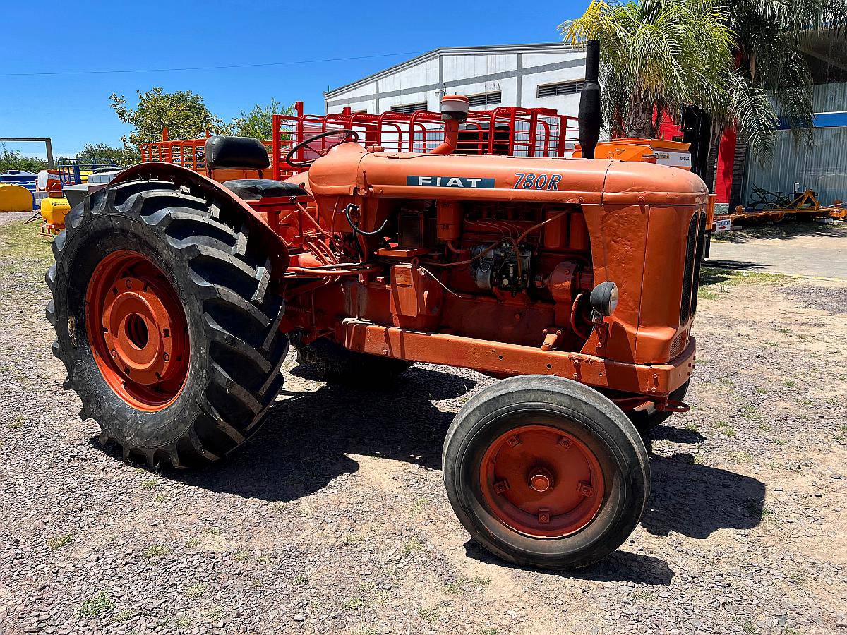 Tractor Fiat 780 Serie 2 con D/H - Año: 1980 - u$s 20.000 - Agroads