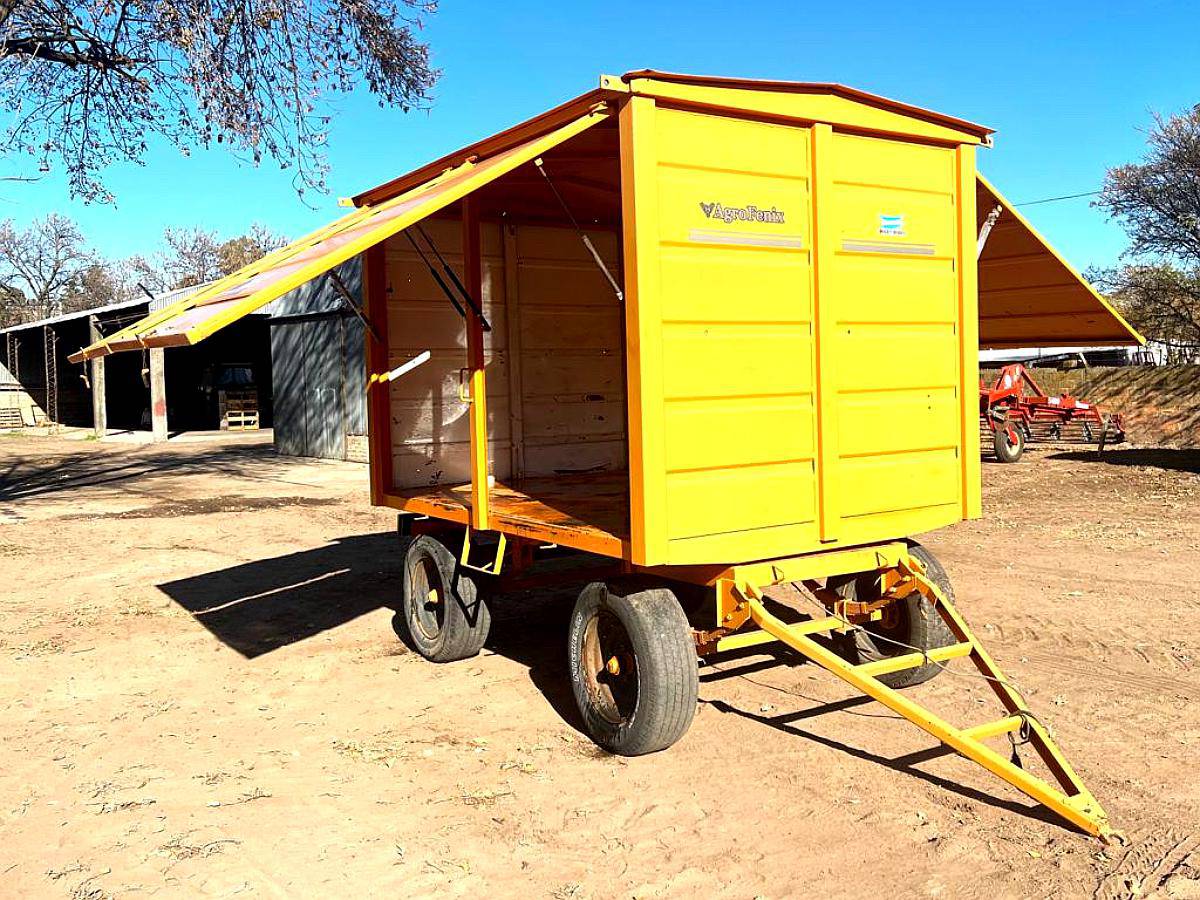Carro Acoplado Doble Eje con Puertas Hidráulicas Verticales. - Agroads