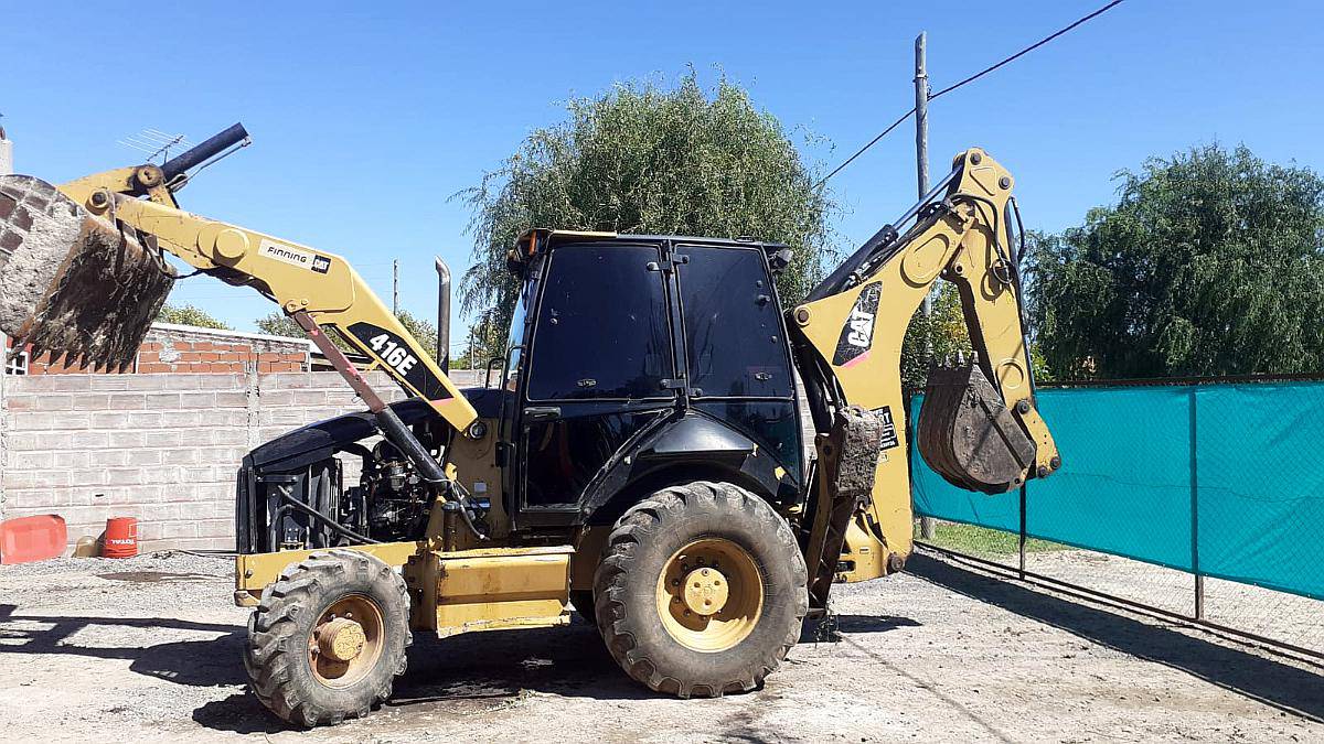 Pala y Retro CAT 416e 2006 - Año: 2006 - u$s 66.500 - Agroads