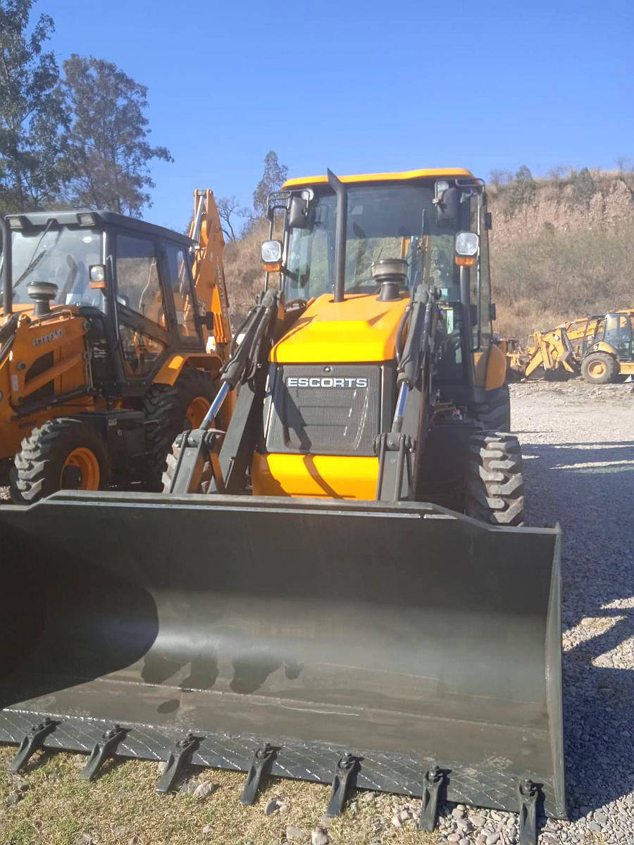 Pala y Retro Digmax III 4X4 - Año: 2022 - u$s 115.000 - Agroads