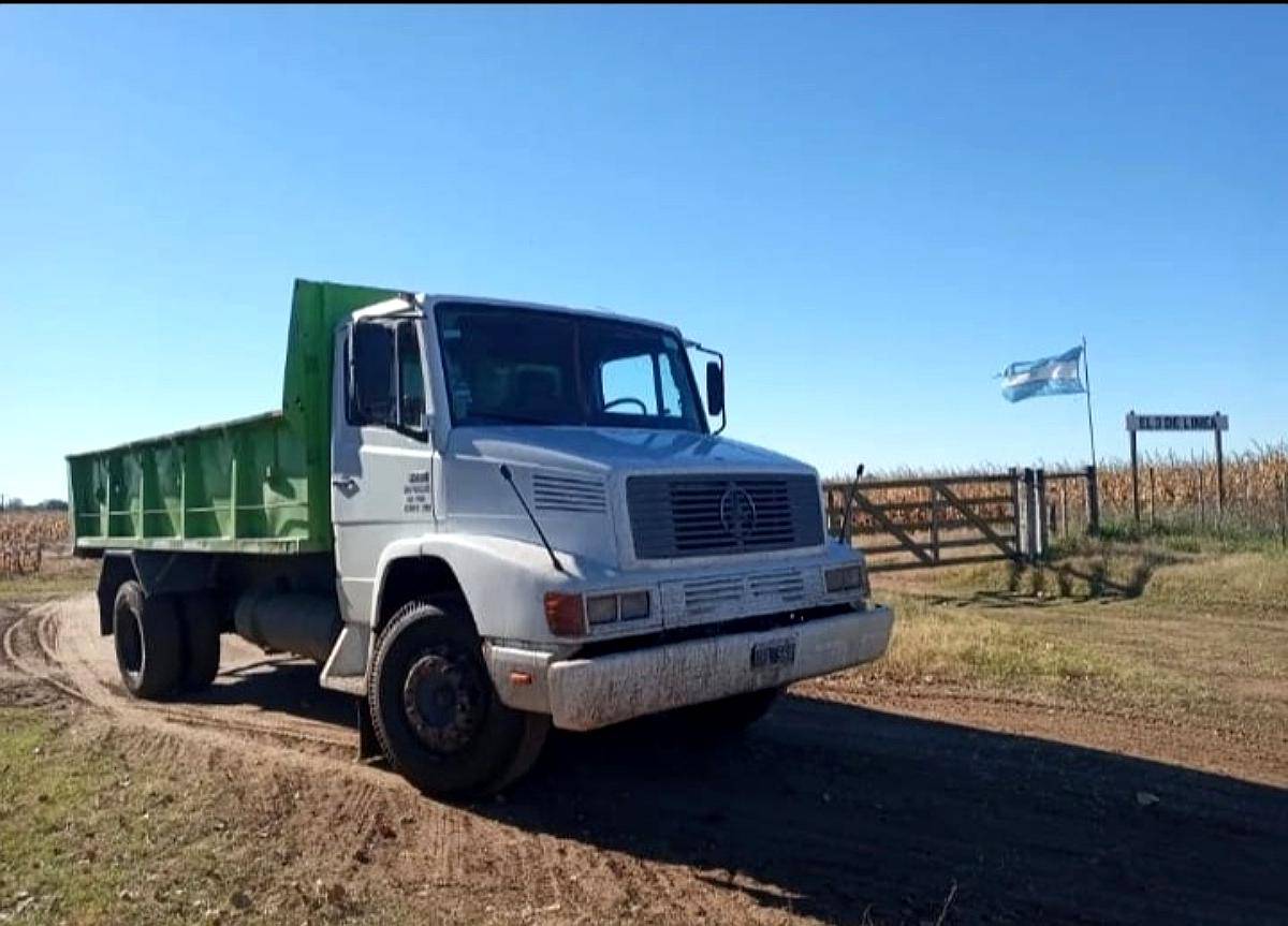 Mercedes Benz 1215 con Volquete - Año: 1993 - $ 1.764.000 - Agroads