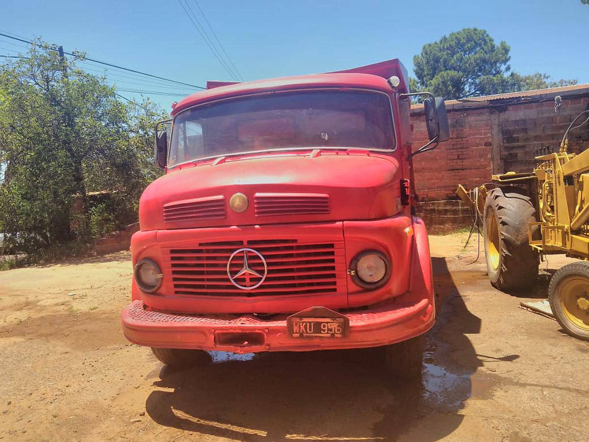 Volcador Mercedes Benz 1114 año 1973 - Año: 1973 - Agroads