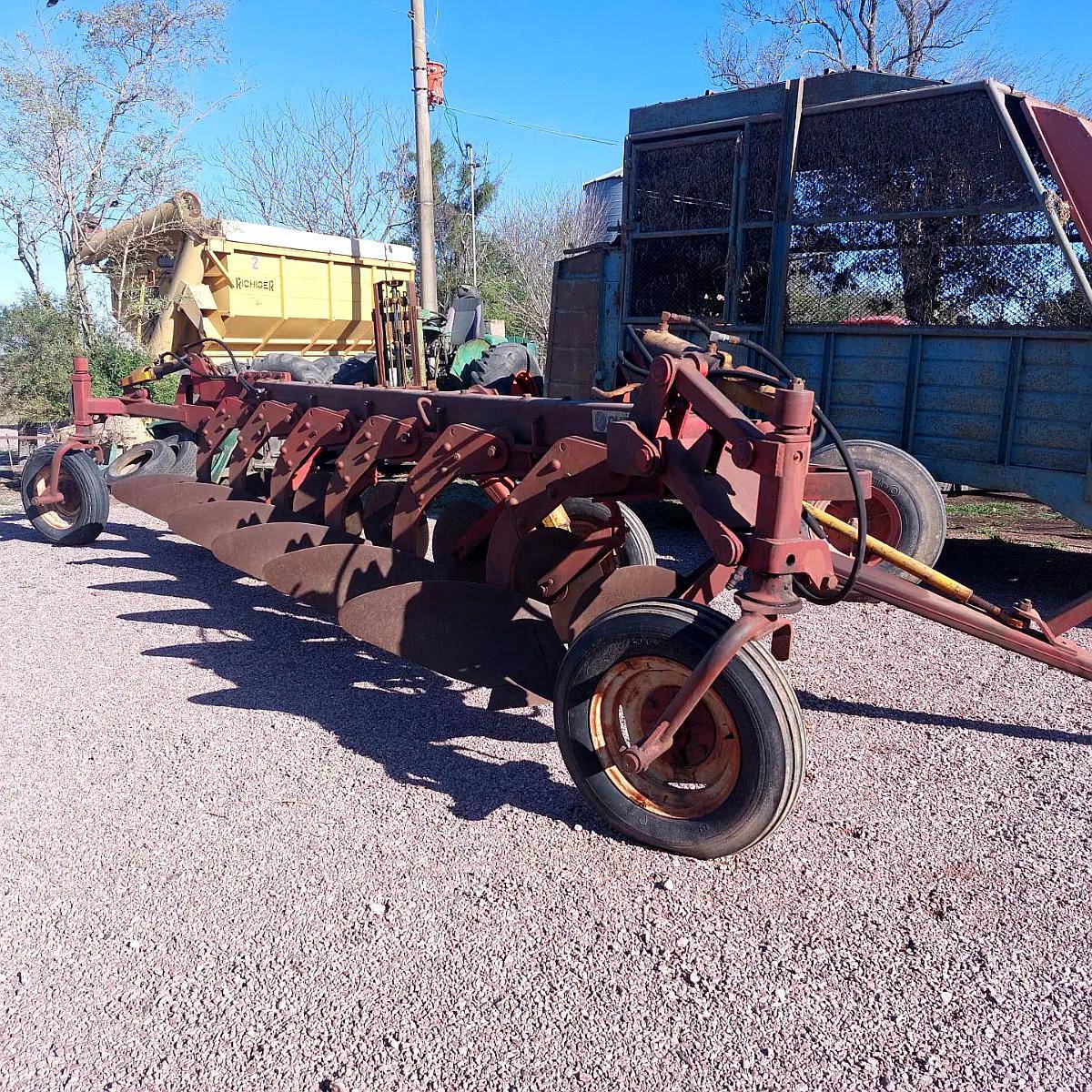 Arado Gherardi G 90. de 5 Rejas de 14 . - Año: 1994 - Agroads