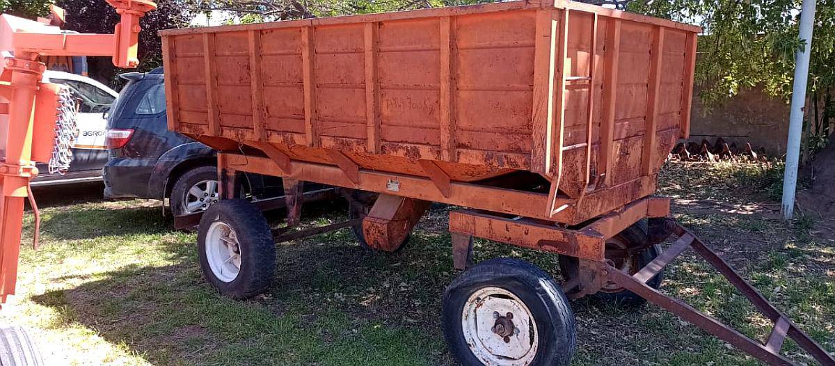 Carro Tolva Cerealero 4 Toneladas con Baranda Trasera - Agroads