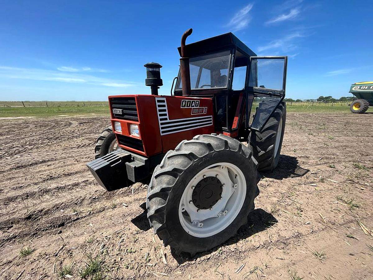 Tractor Fiat 880 DT - Agroads
