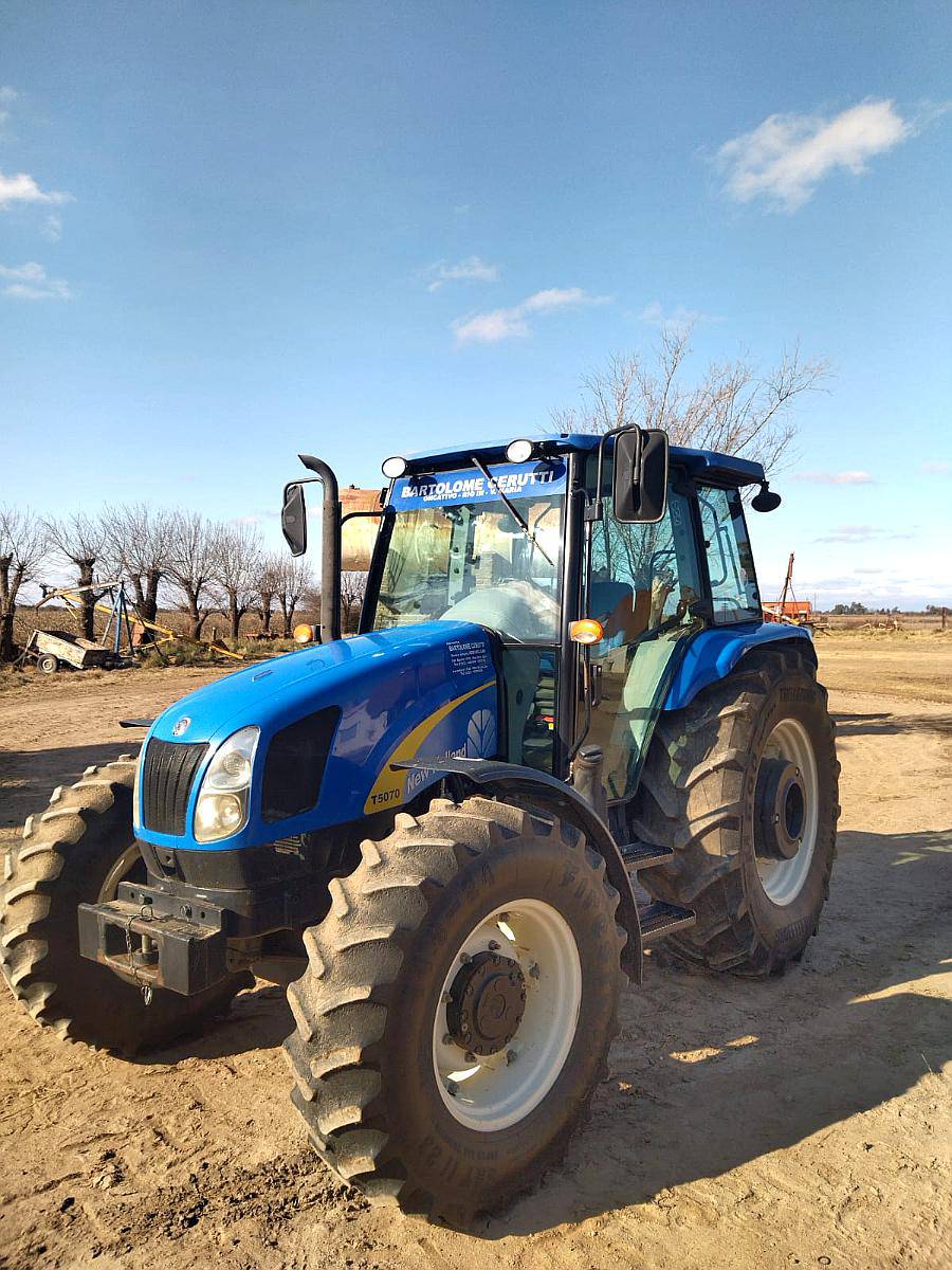 New Holland T 5070 Cabinado 3 Puntos - Año: 2013 - Agroads