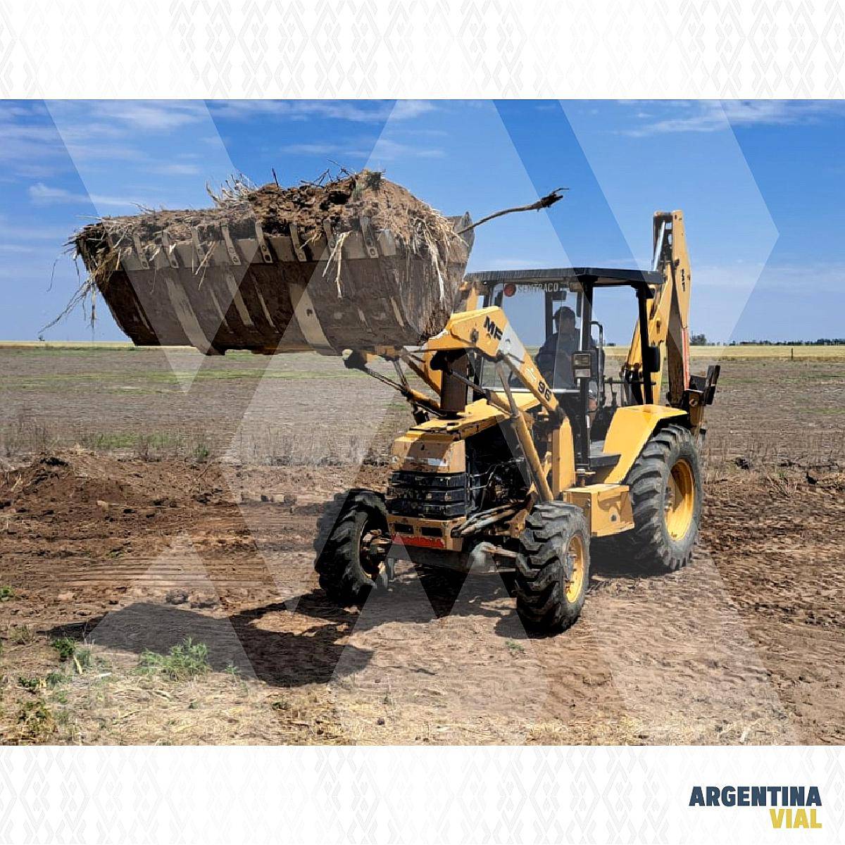 Pala y Retro Massey Ferguson 96 (id707) - Año: 2011 - Agroads