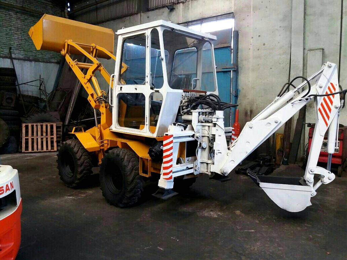 Autoelevadores Minipala con Retro Articulada - Año: 2005 - Agroads