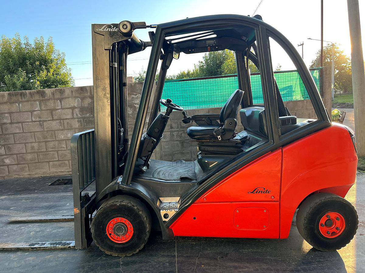 Linde H25 Diesel con Torre Triple Modelo 2003 - Año: 2003 - Agroads