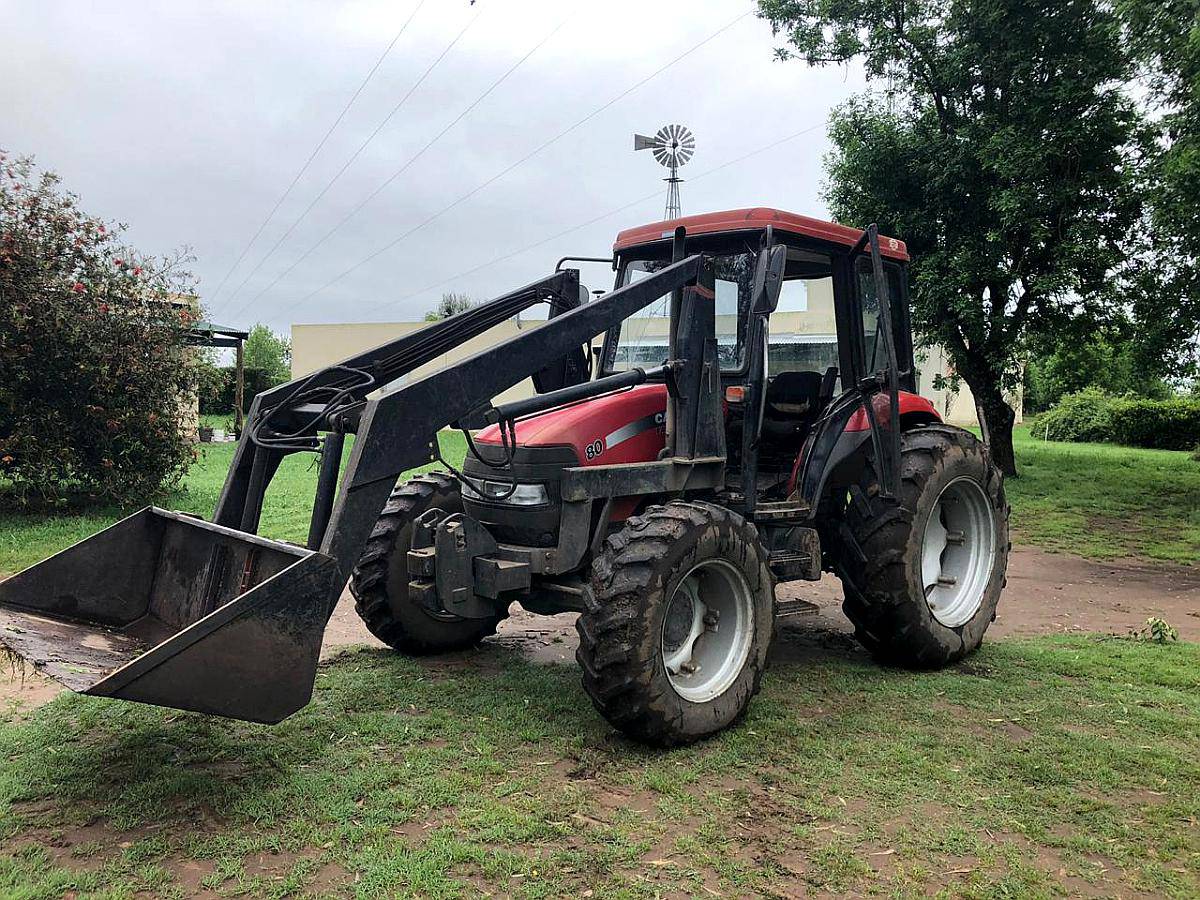 Tractor Case Farmall JX80 año 2011 con Pala - Año: 2011 - Agroads