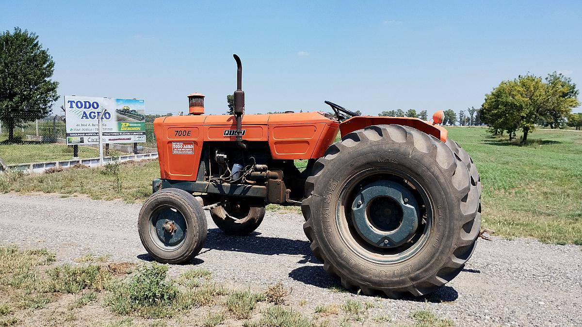 Tractor Fiat 700 e - Agroads