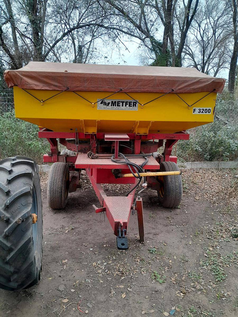 Fertilizadora de Arrastre Marca Metfer - Agroads