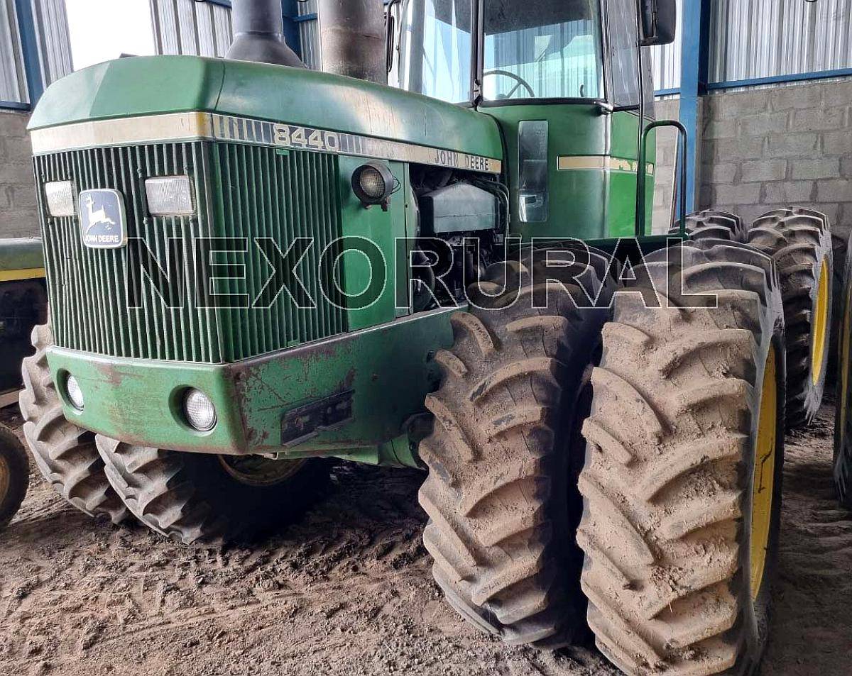 John Deere 8440 año 1983/84 200 HP Articulado - Año: 1983 - Agroads