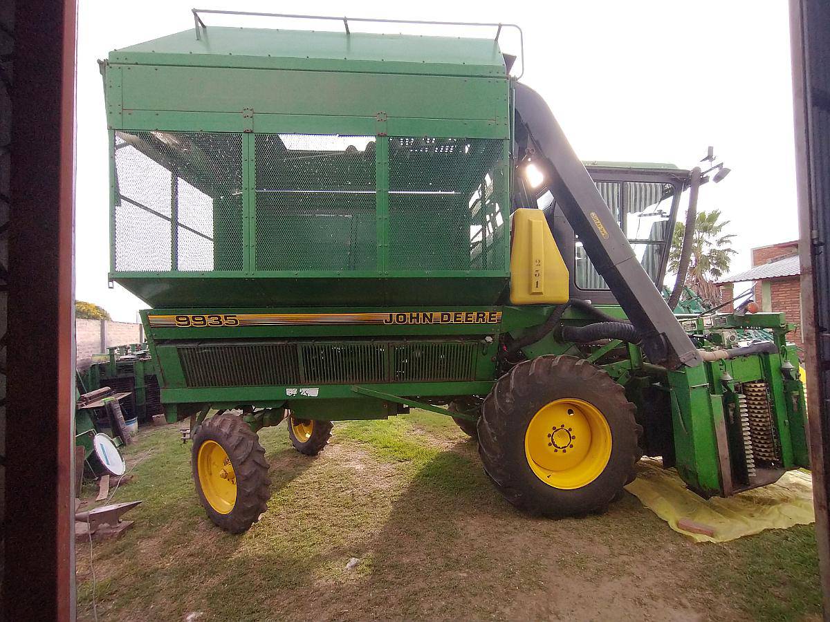 John Deere 9930 y 9935 - Año: 1995 - u$s 70.000 - Agroads