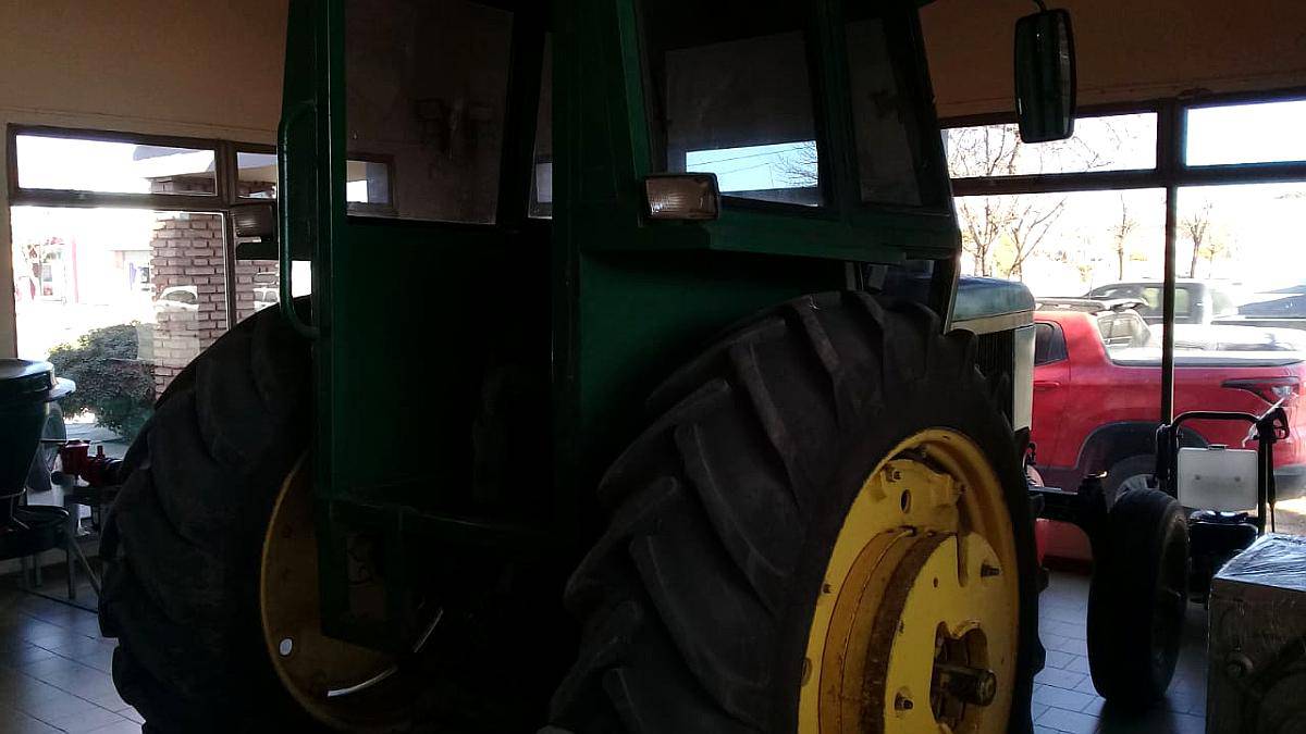 Tractor John Deere 2730 - Año: 1985 - u$s 15.000 - Agroads