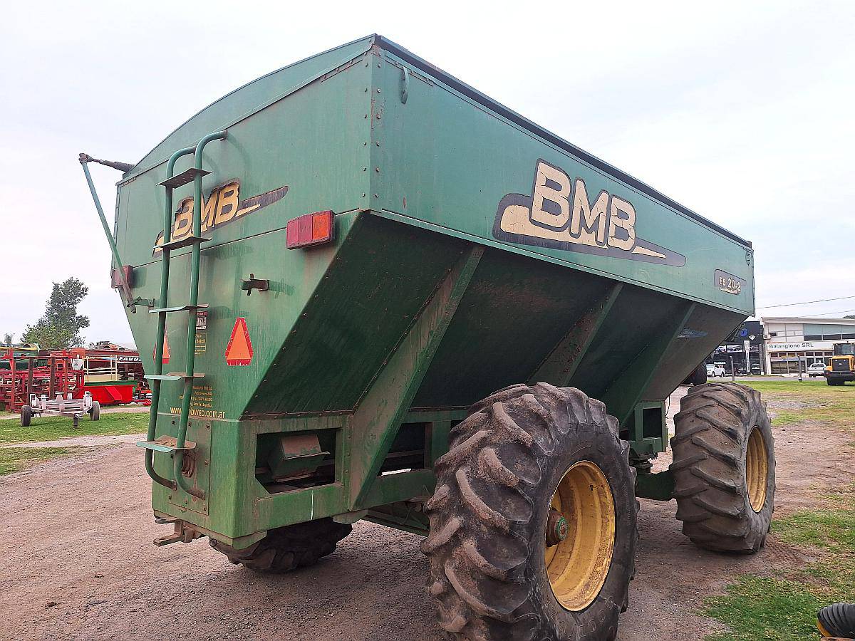 Tolva Usada BMB Modelo 20.2 C/neumaticos y BZA (tl0164) - Agroads