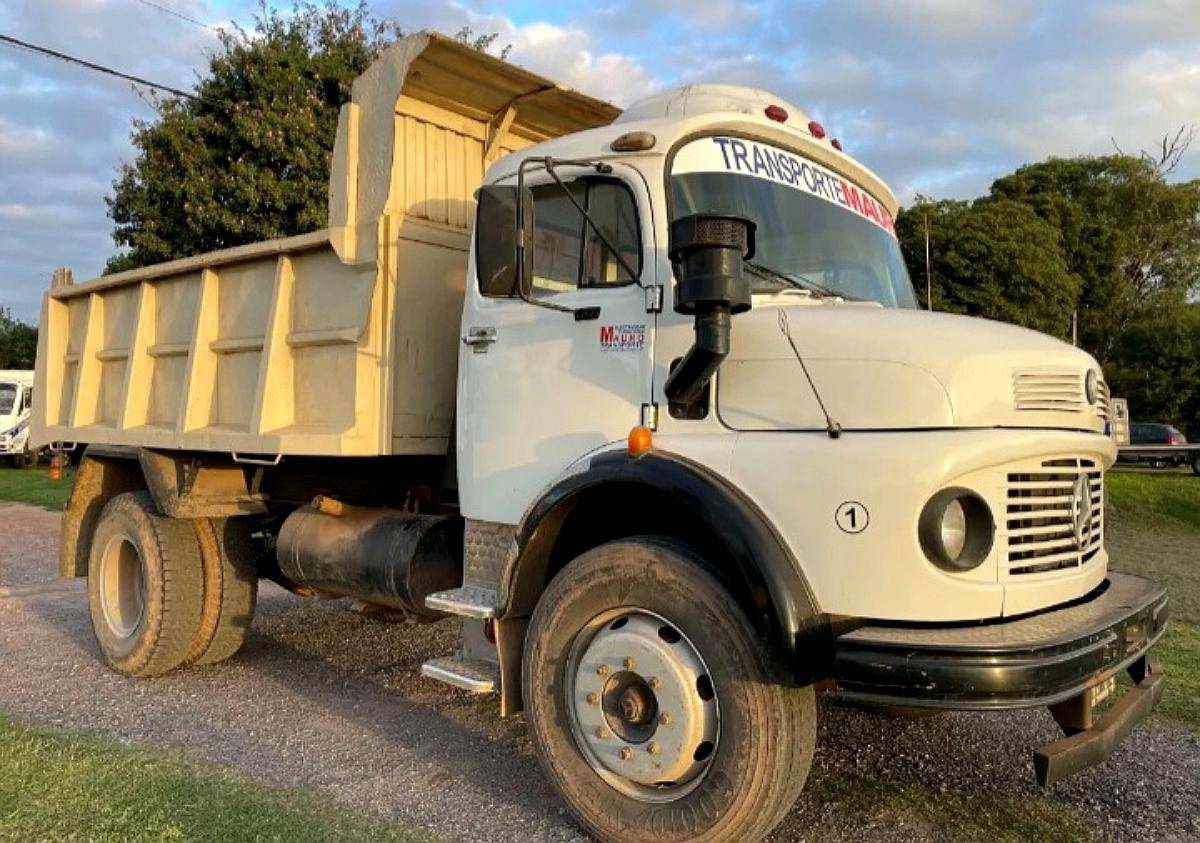 Merc3des Benz 1114 con Volcador Baco año 1984 - Año: 1984 - Agroads