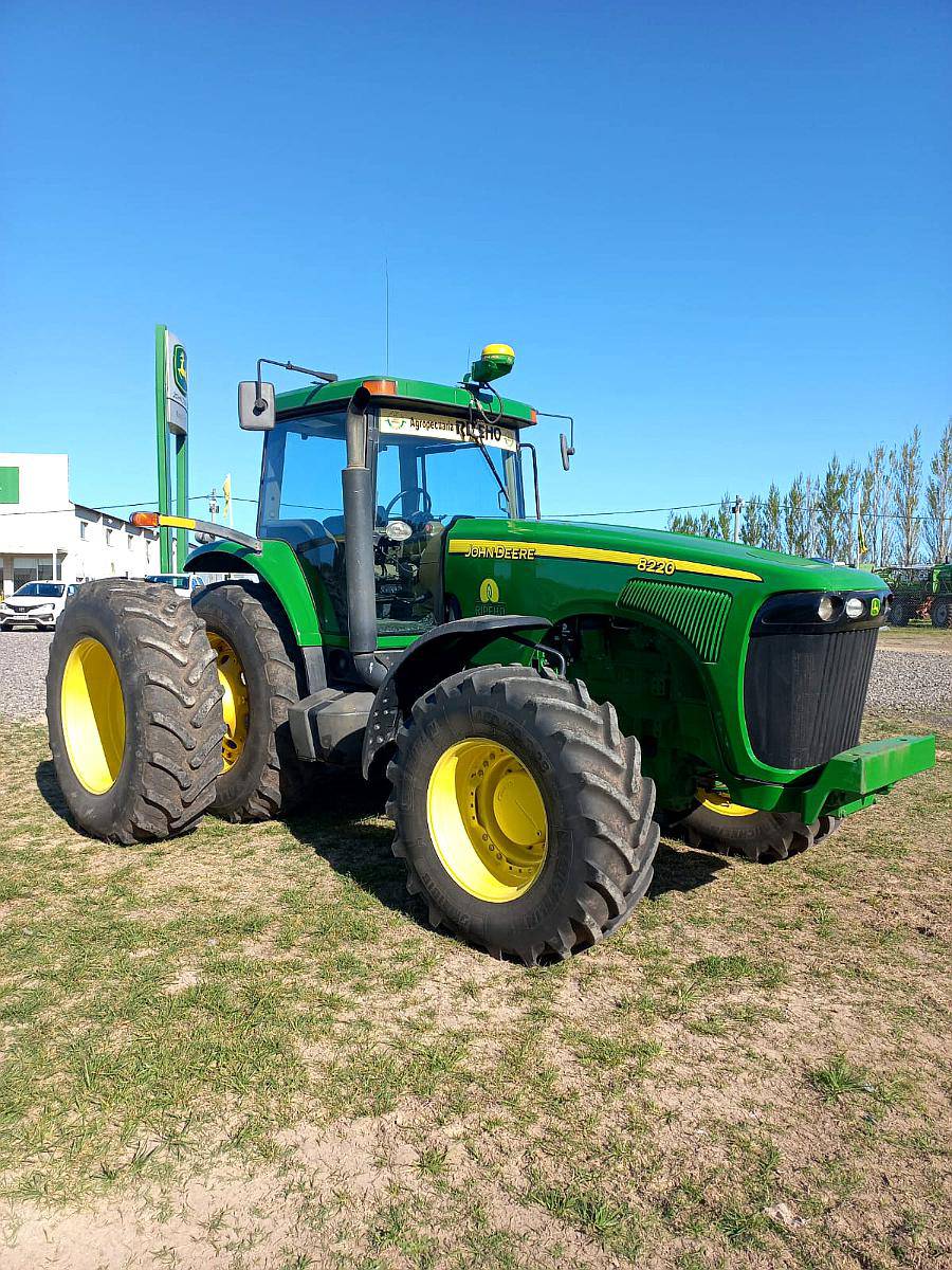 Tractor John Deere 8220 - Año: 2003 - u$s 126.000 - Agroads