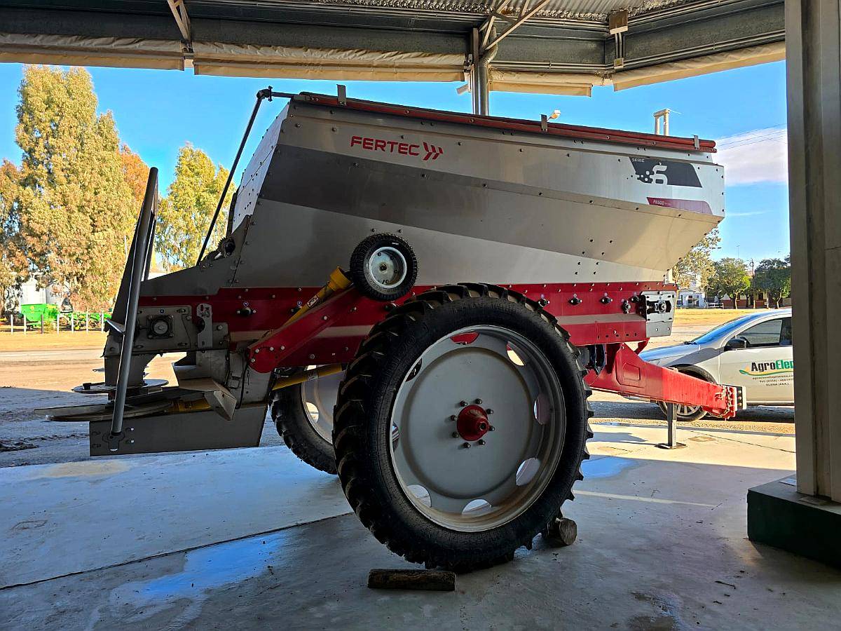 Fertilizadora Fertec Serie 6 F 6500 SET Line con CUB y BZA - Agroads
