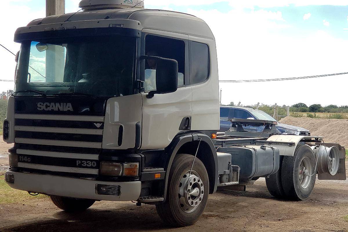 Scania 114 G P330 6X2 año 2001. Vigia . Climatic. - Agroads