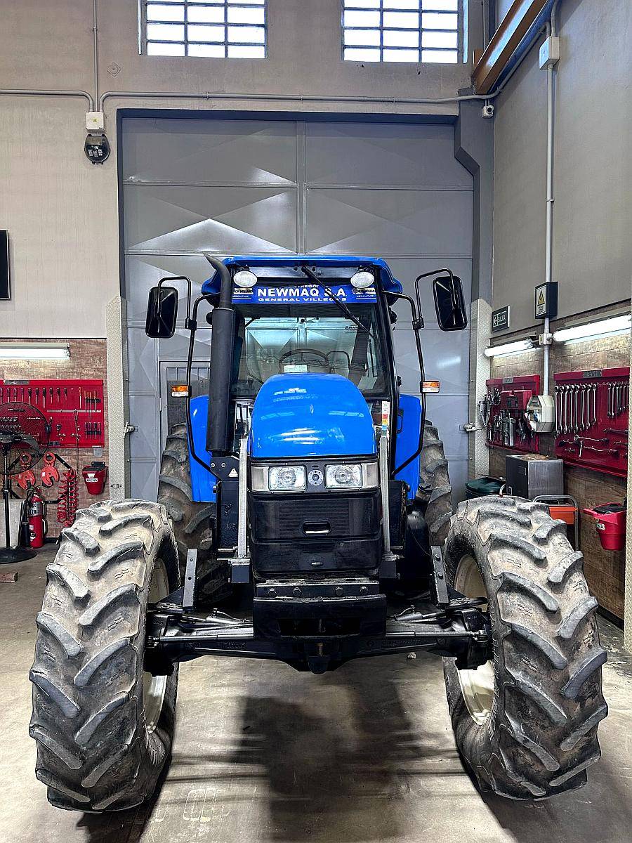 Tractor New Holand 6040 - Año: 2011 - u$s 59.000 - Agroads