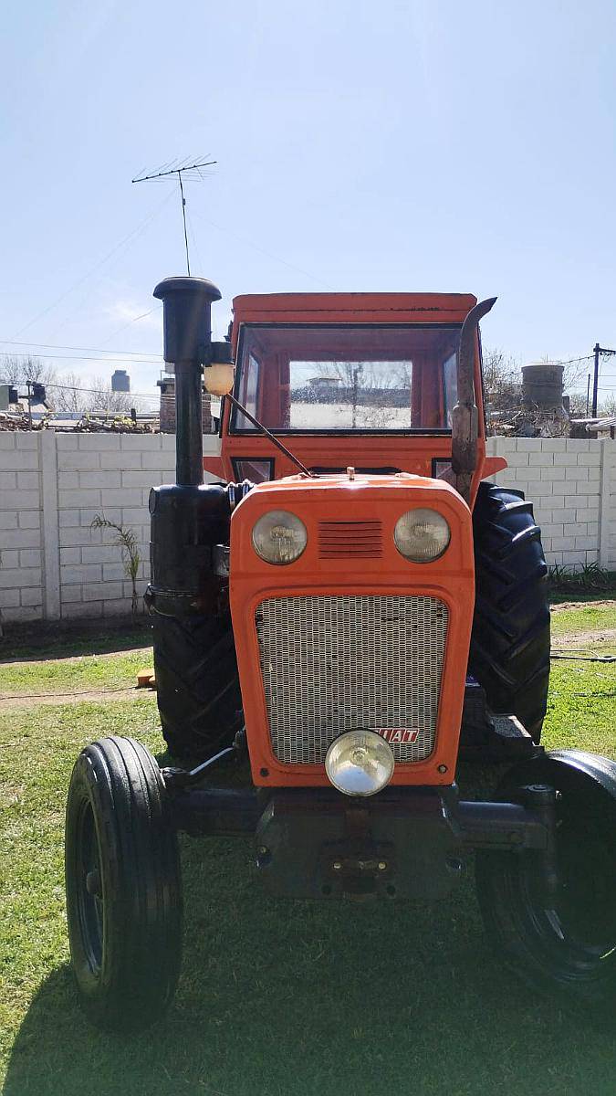 Fiat 700 e con Hidraulico y Original - Año: 1975 - Agroads