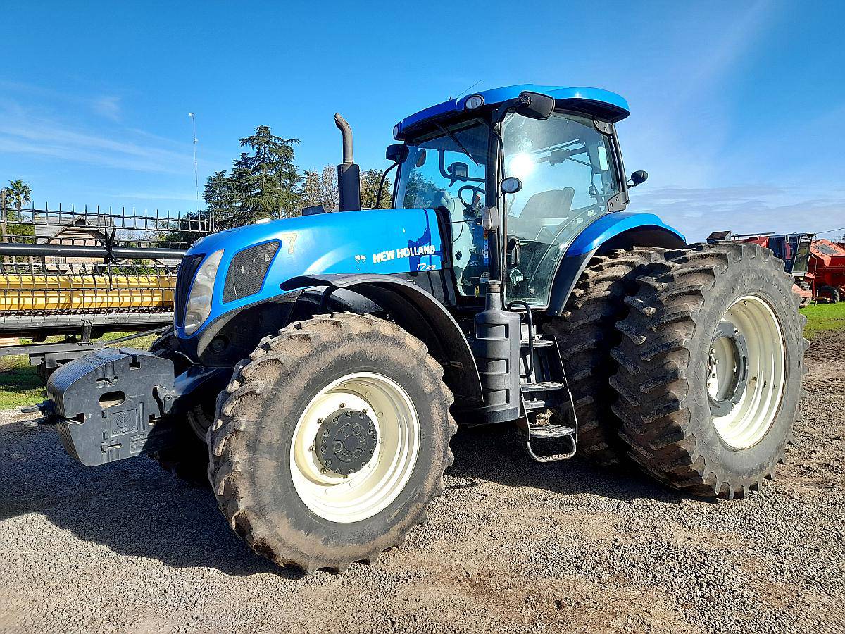 Tractor - New Holland T7 245 - año 2014 - Año: 2014 - Agroads
