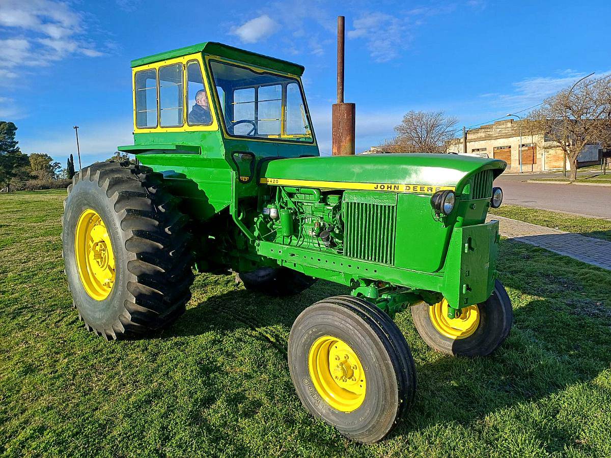 Tractor John Deere 4420 - Agroads