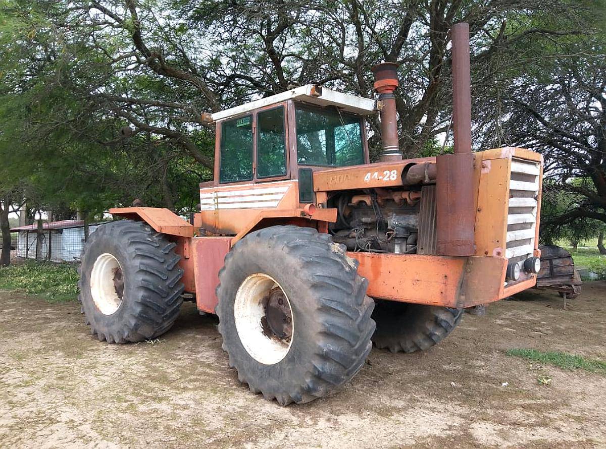 Fiat Versatile 44-23 Articulado - Año: 1988 - u$s 45.000 - Agroads