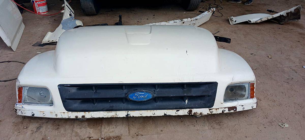 Capot de Camión Ford 14000 Sapo Mod. 1999 - $ 400.000 - Agroads
