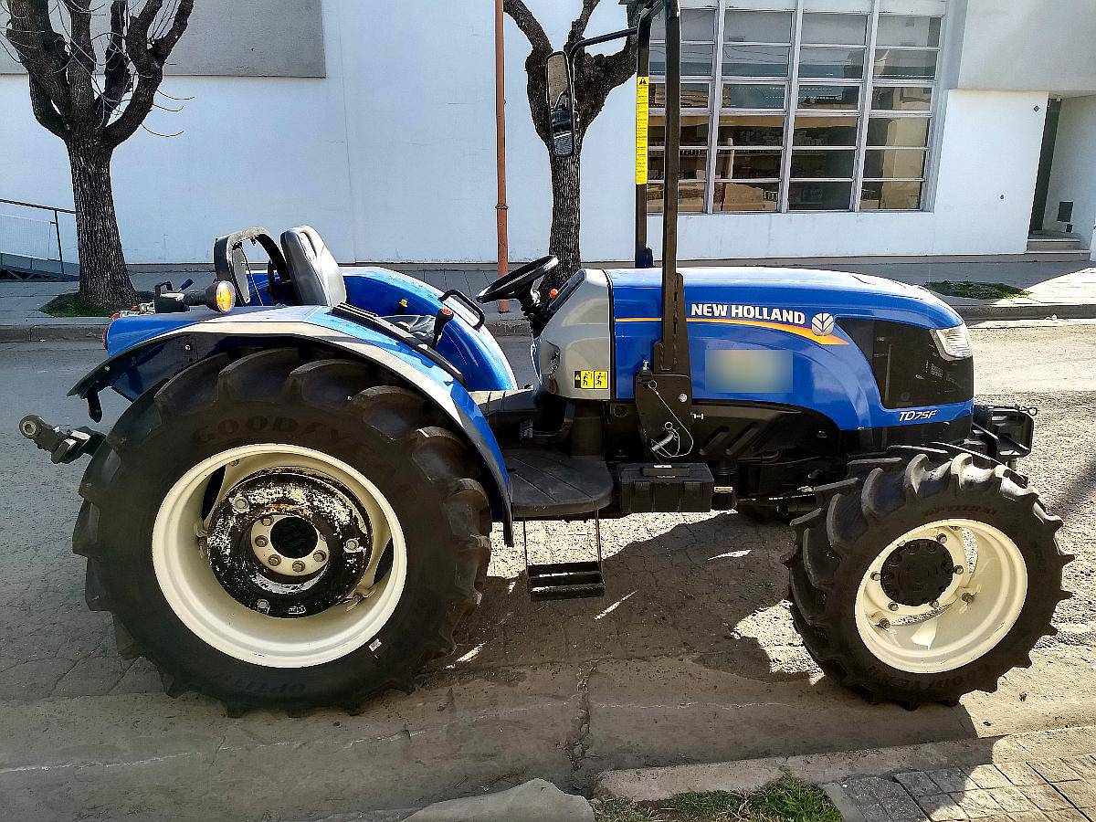 Tractor New Holland TD75 F 4wd - Año: 2011 - u$s 23.000 - Agroads