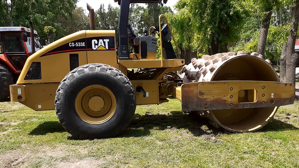Compactador Pata de Cabra Autopropulsado Caterpillar 533 - Agroads