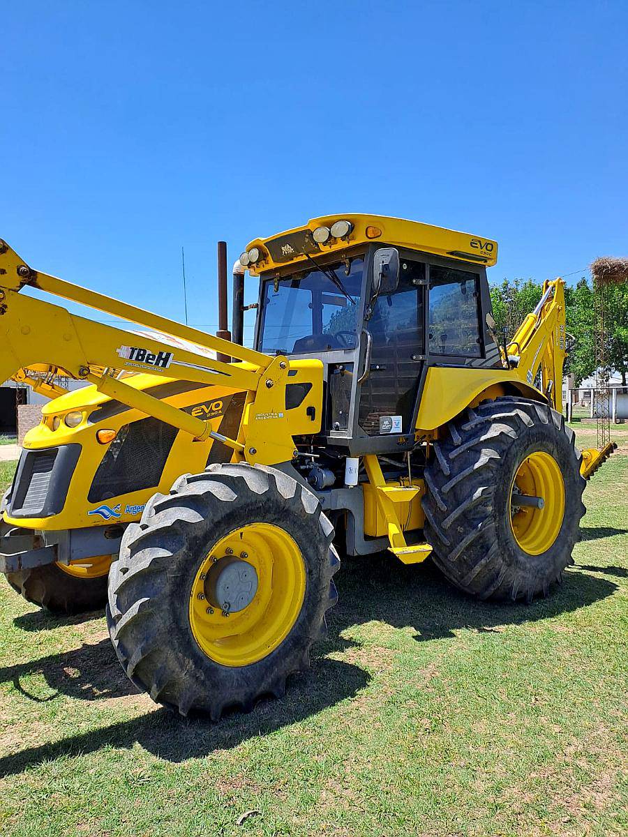 Pauny EVO 230 2600 Hs Excelente - Agroads
