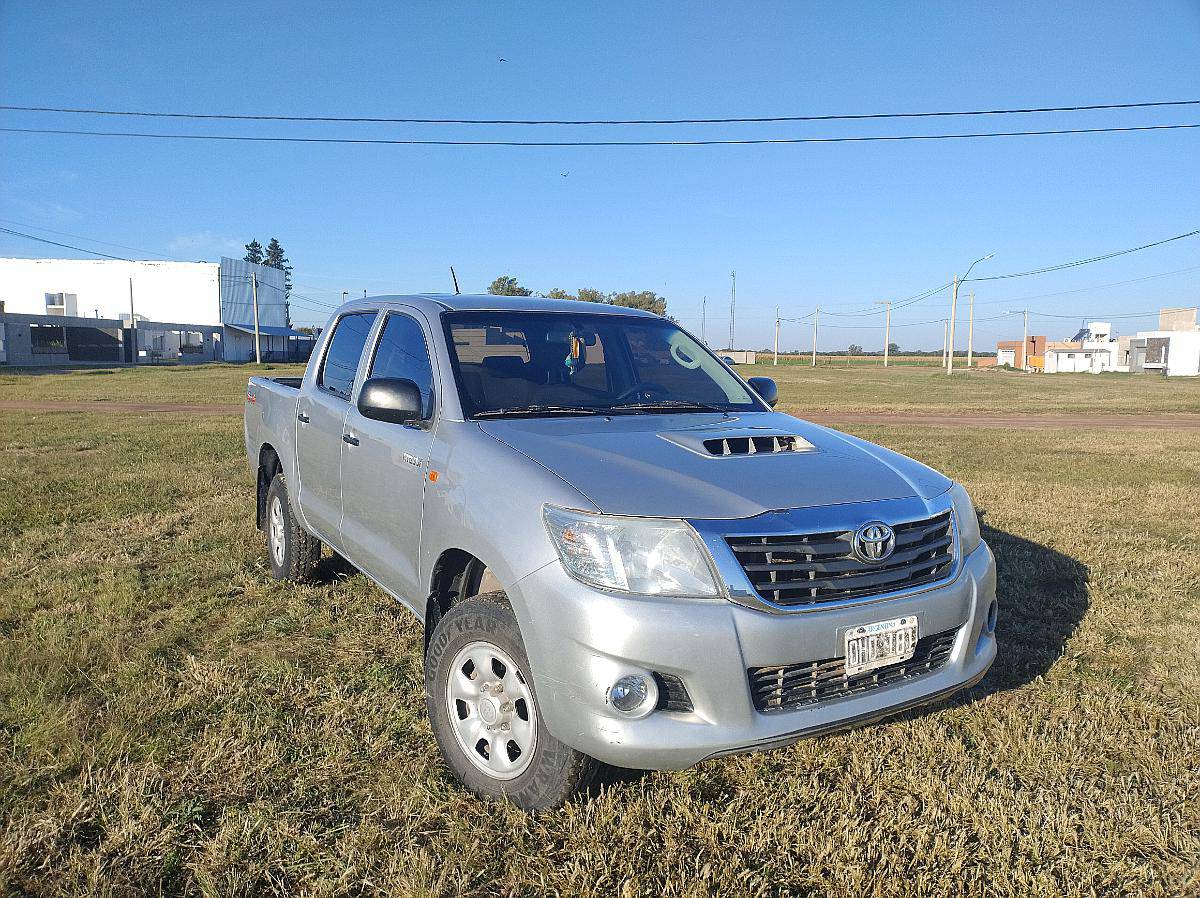 Hilux DX 2,5. 4X4 2014 - Año: 2014 - $ 6.000.000 - Agroads