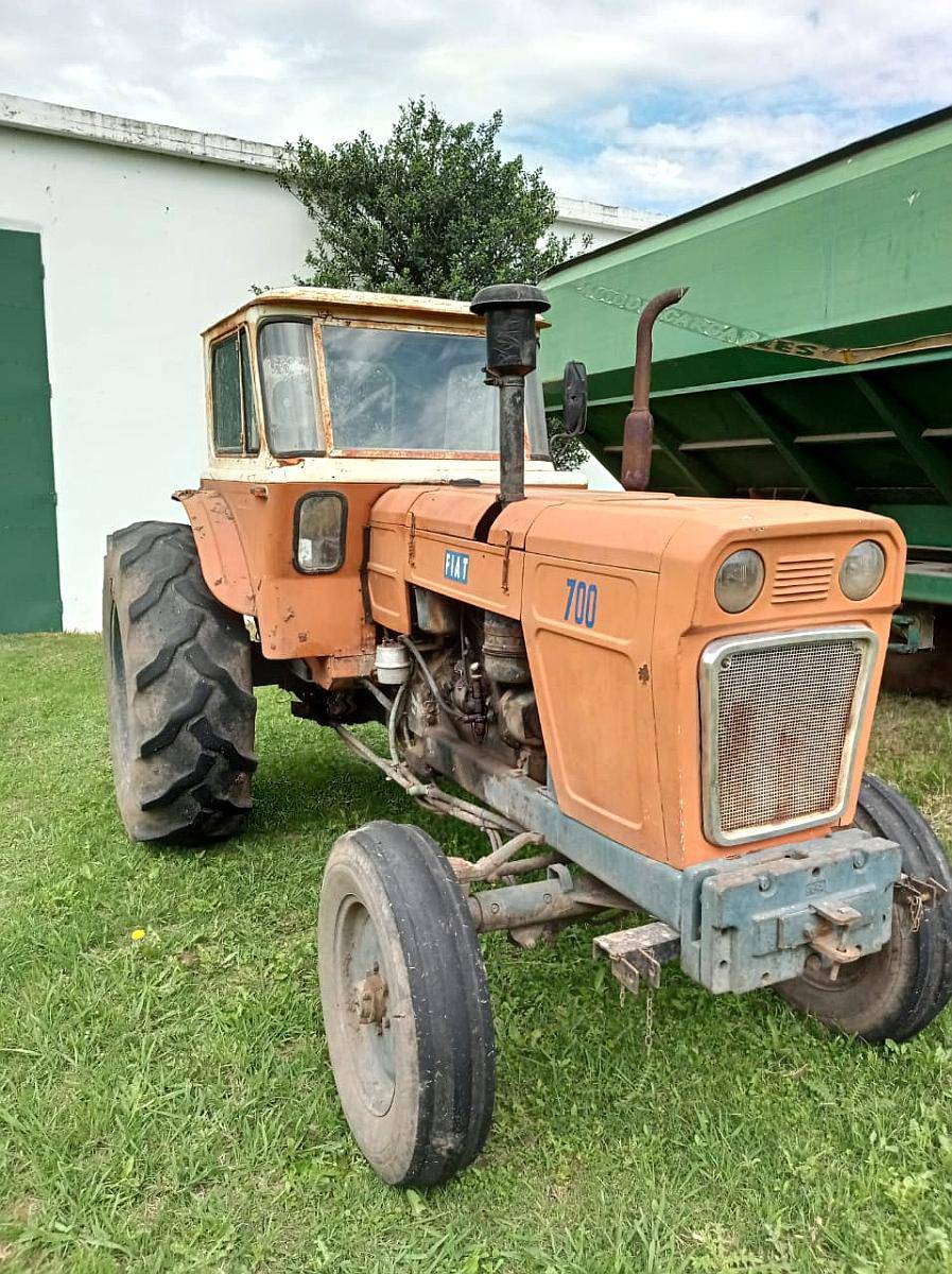 Tractor Fiat 700 e - Agroads