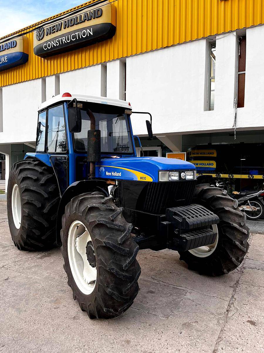 New Holland 8030 Impecable con 3 Puntos - Gomas Nuevas - Agroads