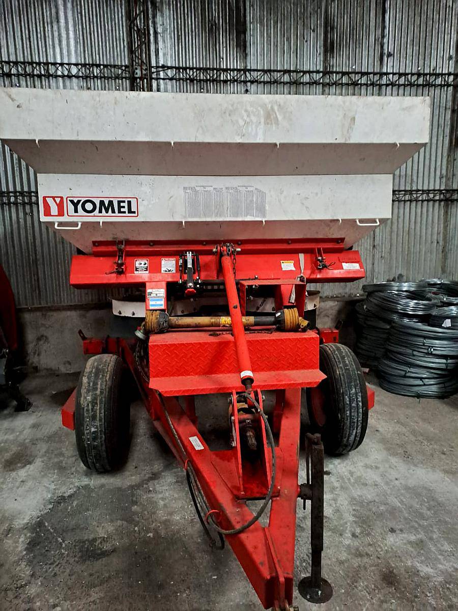 Fertilizadora Yomel 3024 con Balancin, Impecable - Agroads