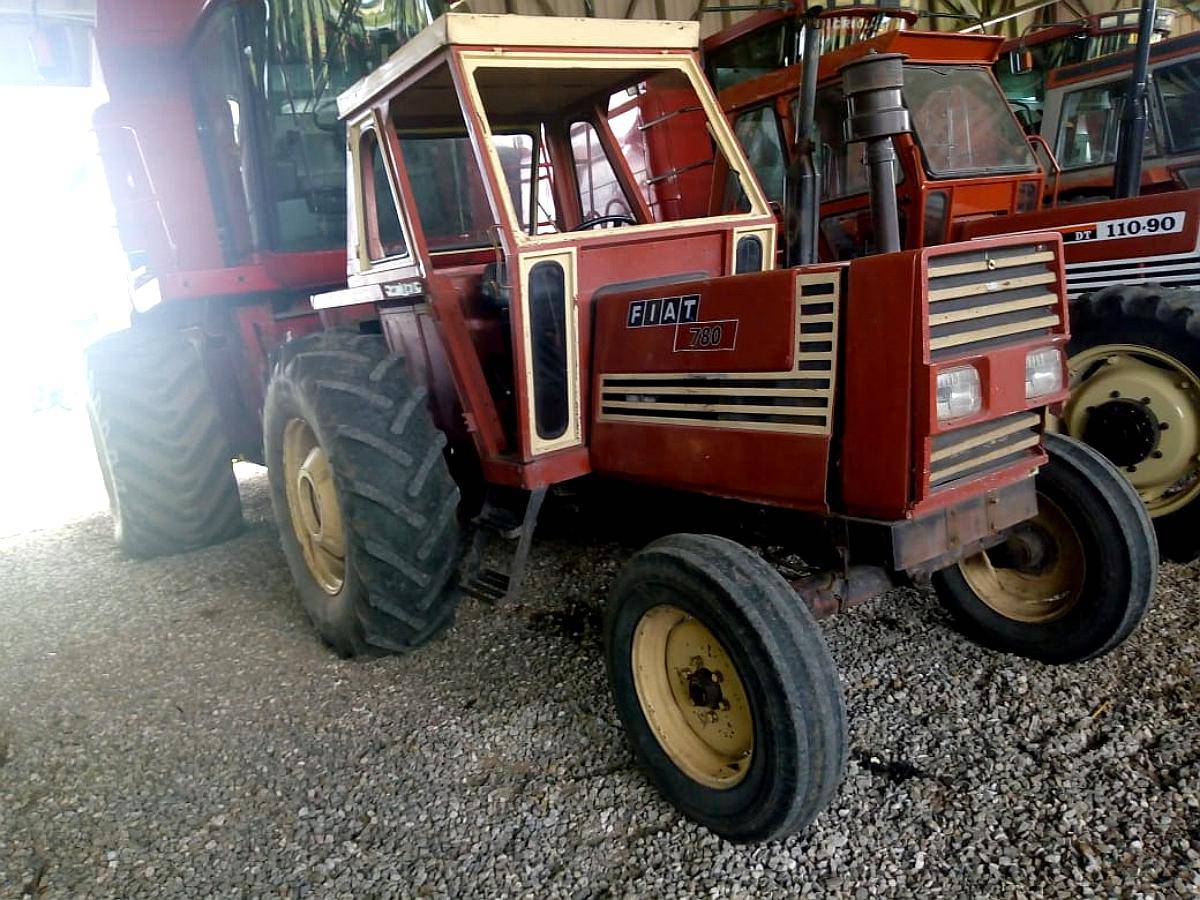 Fiat 780 4X2 Cabinado - Agroads